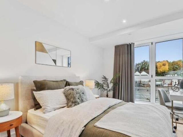 Beverley Way, London, 2 Bedroom Flat