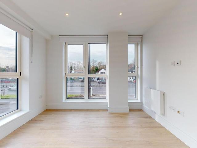 Beverley Way, New Malden SW20, 2 bed flat to rent, £2,275 pcm | PrimeLocation
