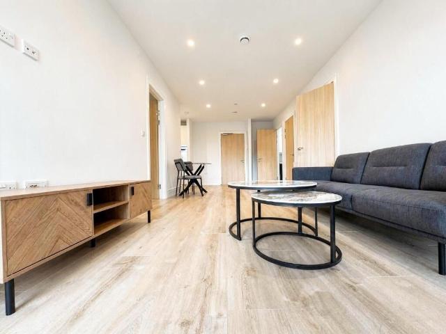 Beverley Way, New Malden SW20, 2 bed flat to rent, £2,200 pcm | PrimeLocation