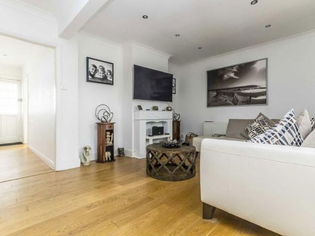 Beverley Close, KT9, London