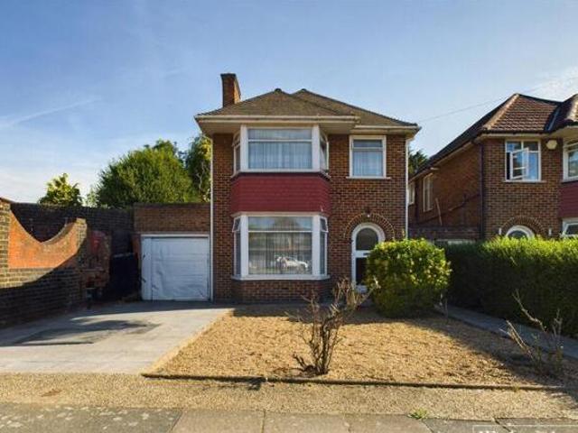Beverley Drive, Edgware, 3 Bedroom Detached