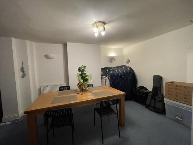Beverley Gardens, Wembley HA9 3 bed flat to rent £2,495 pcm £576 pw
