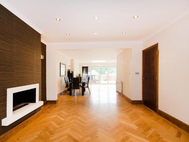Beverley Gardens, Wembley, HA9 5 bed detached house to rent £4,400 pcm £1,015 pw