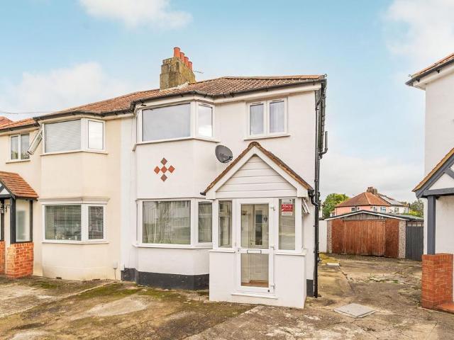 Beverley Gardens, Worcester Park, KT4 4 bed semi detached house to rent £2,701 pcm £623 pw