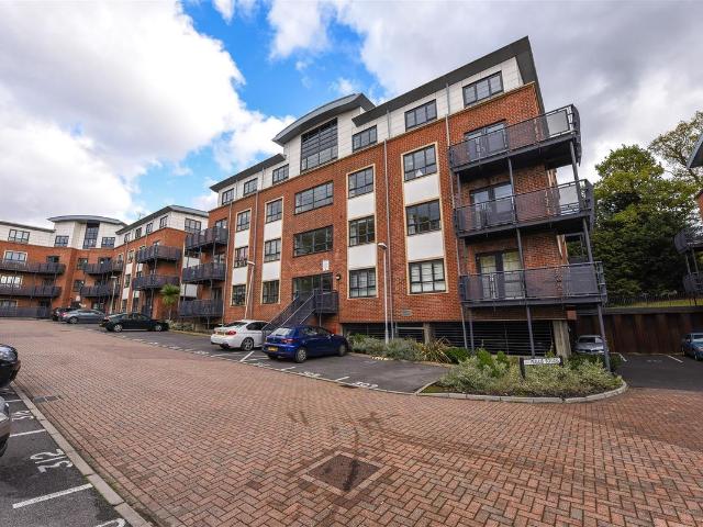 Beverley House, Farnborough GU14, 2 bed flat to rent, £1,400 pcm | PrimeLocation