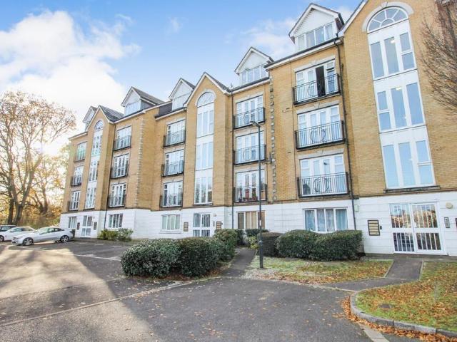 Beverley Mews, Crawley 2 bed flat to rent £1,550 pcm £358 pw