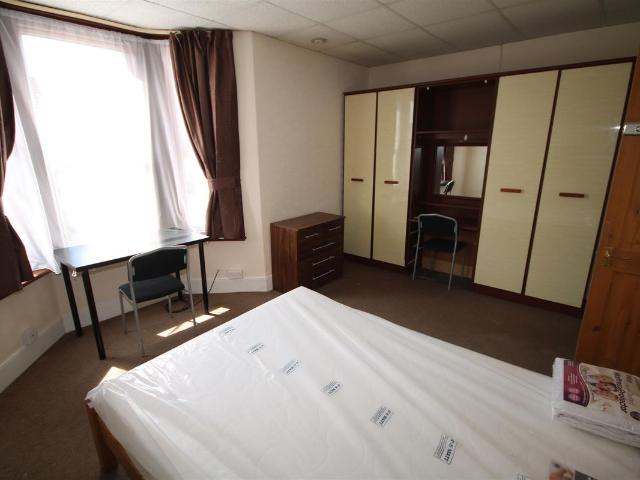 Beverley Road, Canterbury CT2, 4 bed shared accommodation to rent, £1,600 pcm | PrimeLocation