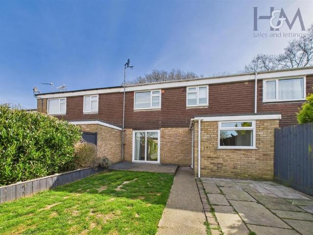 Beverley Road, Stevenage. 3 bed terraced house to rent £1,650 pcm £381 pw