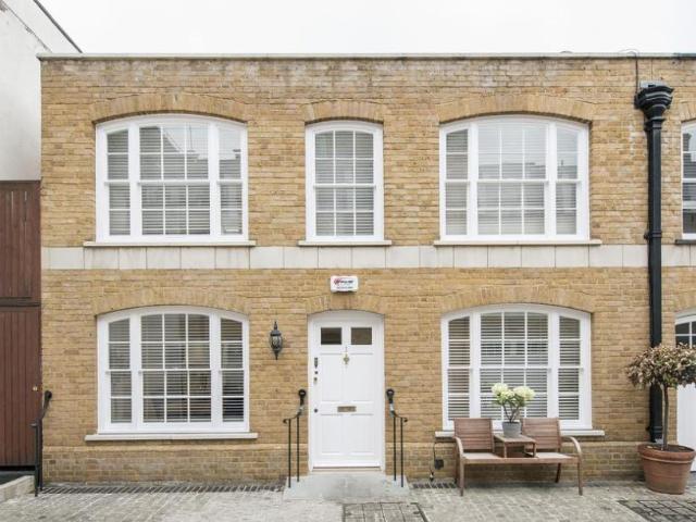 Beverston Mews, London W1H 2 bed semi detached house to rent £5,850 pcm £1,350 pw