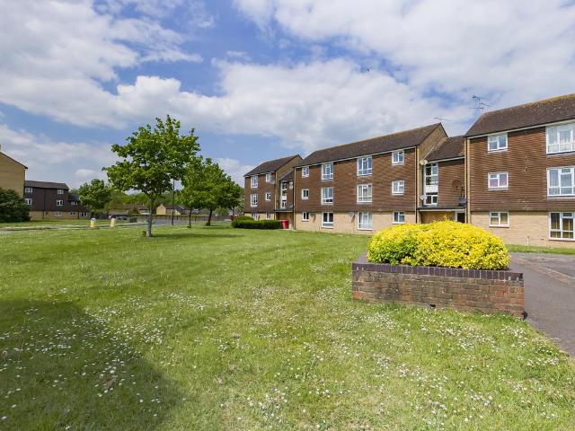 Bewbush, Crawley 1 bed flat to rent £1,175 pcm £271 pw