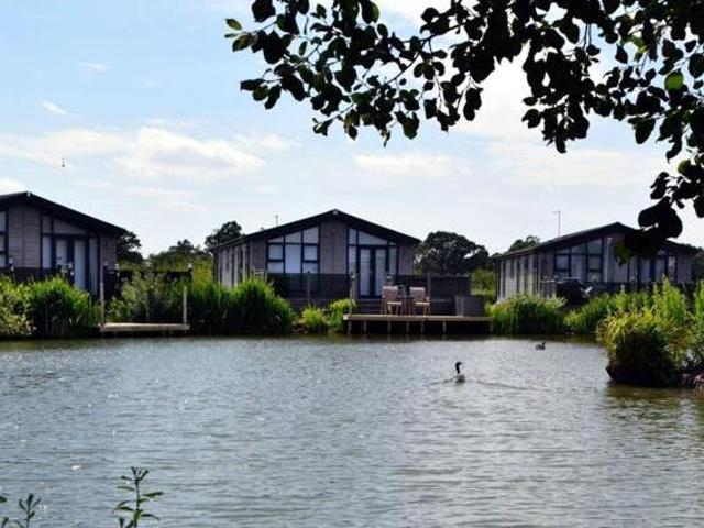 Bewholme, East Yorkshire, 2 Bedroom Lodge