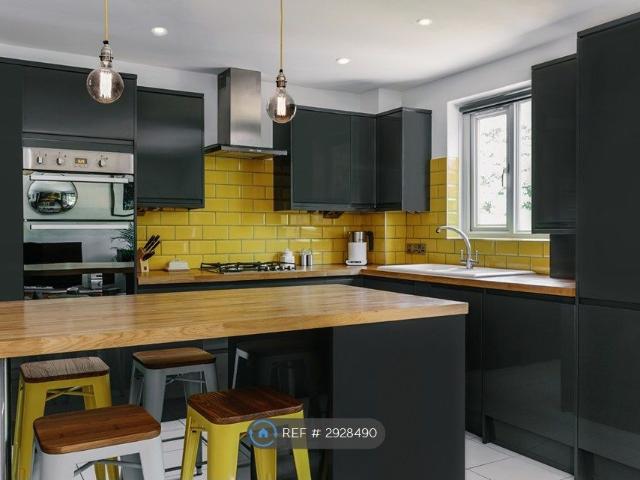 Bewley Court, London SW2, 2 bed flat to rent, £2,300 pcm | PrimeLocation
