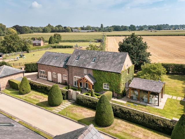 Bexton Lane, Knutsford 4 bed barn conversion to rent £7,500 pcm £1,731 pw