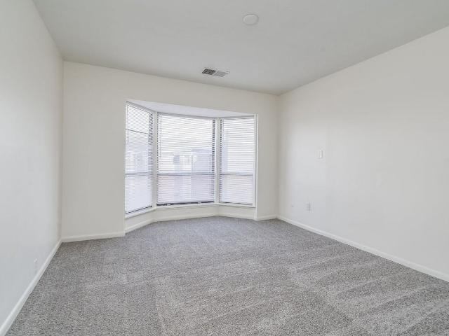 Bexley House 3 Bedroom Apartment for Rent at 2877 E Broad St, Columbus, OH 43209
