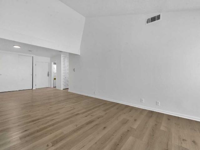 Bexley House 1 Bedroom Apartment for Rent at 2877 E Broad St, Columbus, OH 43209