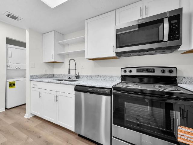 Bexley House 2 Bedroom Apartment for Rent at 2877 E Broad St, Columbus, OH 43209