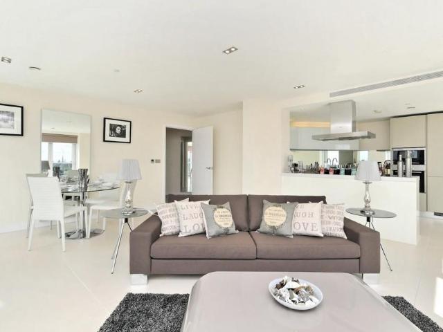 Bezier Apartments, 91 City Road. 2 bed flat to rent £4,500 pcm £1,038 pw