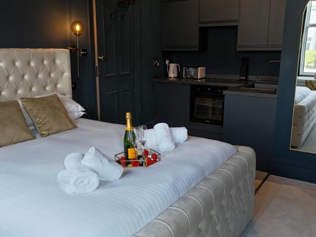 BH5 1HA Studio to rent £1,000 pcm £231 pw