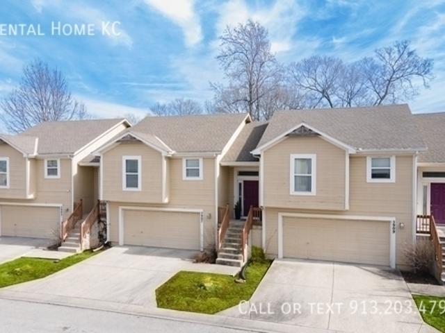 Bi level Townhouse w/2 car Garage #5918 AVAILABLE MID AUGUST