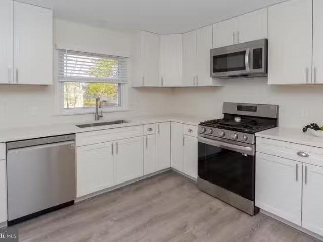 Bi level, Detached BEVERLY, NJ 113 Hendrickson Ave