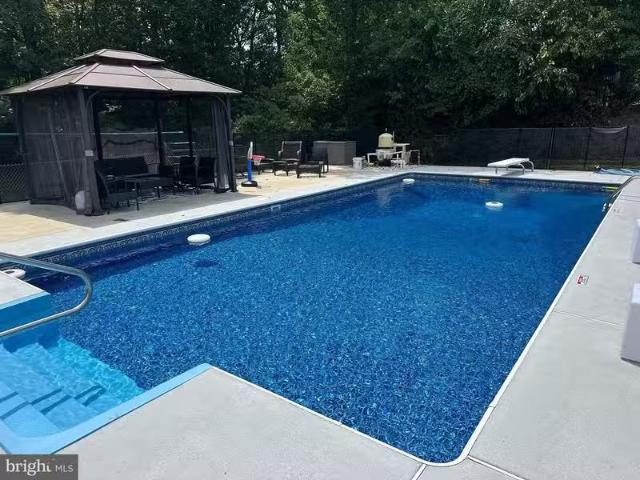 Bi level, Detached HAMILTON, NJ 46 Carl Sandburg Dr