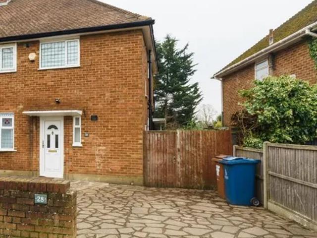 Binyon Crescent, London, HA7 3NF, United Kingdom | 3 bed duplex for rent #138852977 | Rentberry