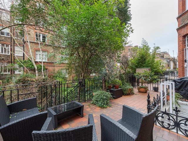 Bina Gardens, London SW5, 3 bed flat to rent, £8,400 pcm | PrimeLocation