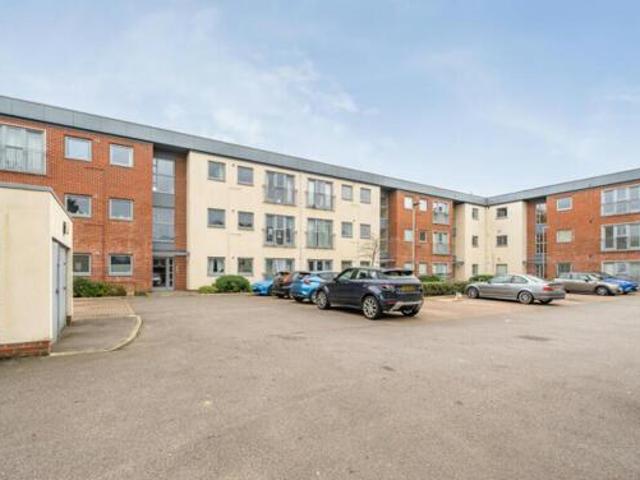 Binfield, Wentworth Place, Bracknell, 2 Bedroom Apartment