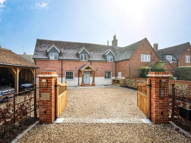 Binfield Heath, Oxfordshire RG9 4 bed semi detached house to rent £4,500 pcm £1,038 pw