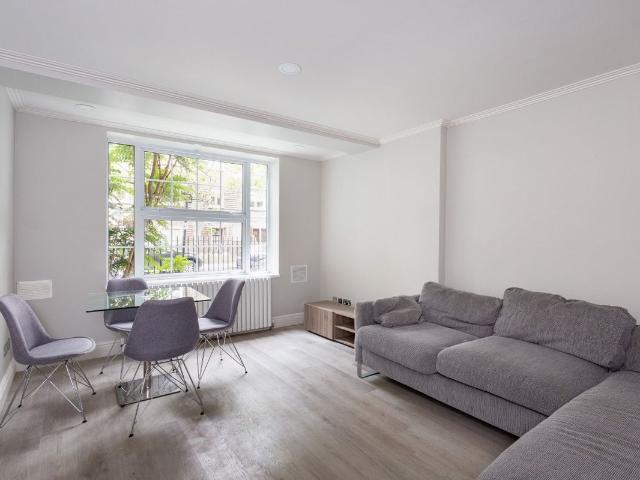 Bingham Court, Halton Road, London N1, 3 bed flat to rent, £4,008 pcm | PrimeLocation