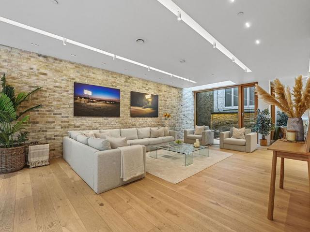 Bingham Place, London, W1U 3 bed house to rent £25,783 pcm £5,950 pw