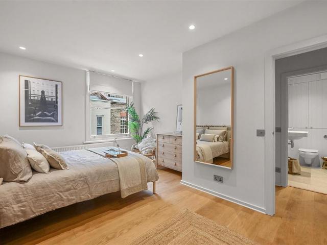 Bingham Place, London W1U 2 bed flat to rent £8,645 pcm £1,995 pw