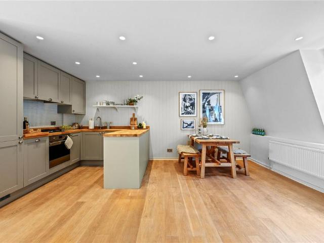 Bingham Place, London, W1U 2 bed flat to rent £8,645 pcm £1,995 pw