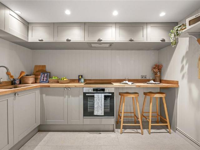 Bingham Place, London, W1U 2 bed property to rent £8,645 pcm £1,995 pw
