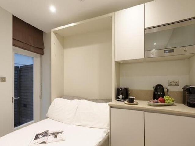 Bingham Place, London, Studio Flat For