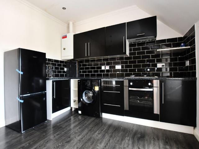 Bingham Road, Croydon, Surrey CR0, 2 bed flat to rent, £1,500 pcm | PrimeLocation