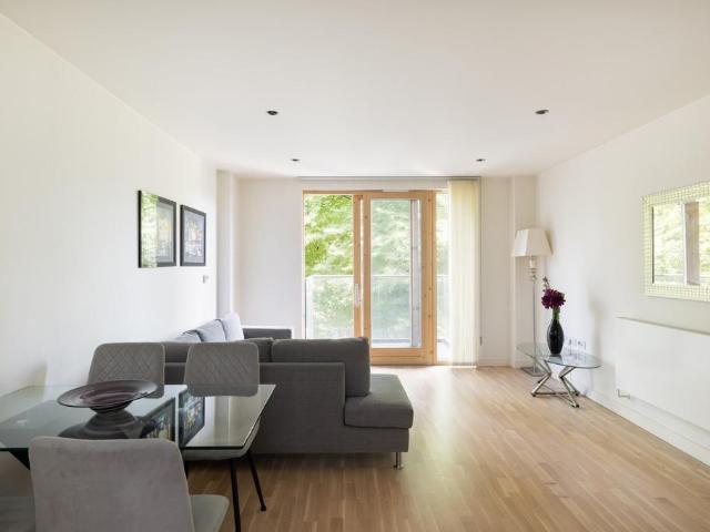 Binnacle House, Cobblestone Square. 2 bed apartment to rent £2,817 pcm £650 pw