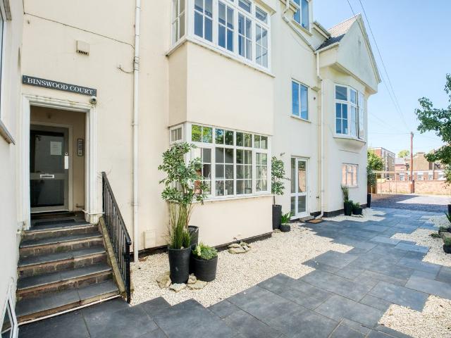 Binswood Court, Leamington Spa CV32, 2 bed flat to rent, £1,600 pcm | PrimeLocation