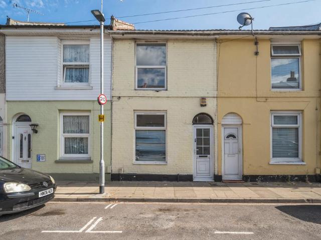Binsteed Road, Hampshire PO2 4 bed terraced house to rent £1,575 pcm £363 pw
