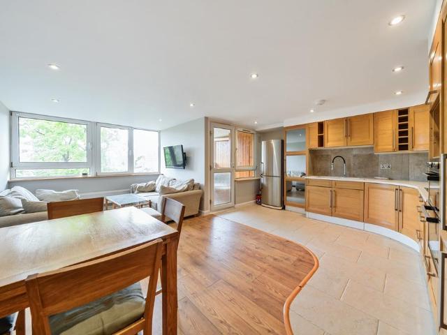 Bibury Close London SE15 2 bed flat to rent £2,200 pcm £508 pw