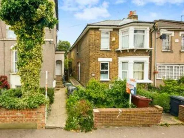 Bible Faith Holiness Church, 70 Grange Park Road, London, E10 5ES, United Kingdom | 5 bed duplex for rent #113251855 | Rentberry