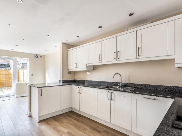 Bicester, Oxfordshire OX26, 1 bed flat to rent, £1,250 pcm | PrimeLocation