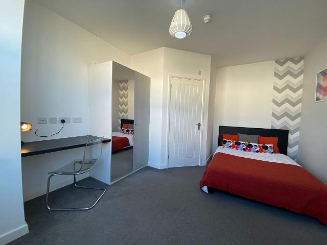 Bicester Road, Aylesbury HP19, Room to rent, £825 pcm | PrimeLocation