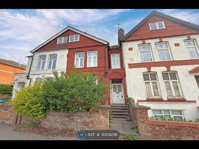 Bicester Road, Aylesbury HP19, 2 bed flat to rent, £1,050 pcm | PrimeLocation