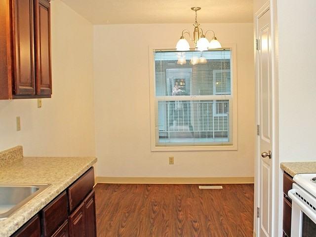 bicet01 1 Bedroom Apartment for Rent at 3803 3803 3805 SE Cesar Chavez Blvd, Portland, OR 97202 Reed