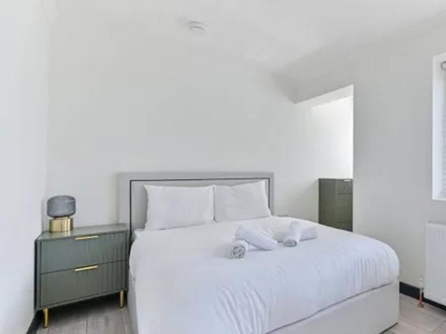 Bici, 48 50 Hampton Road, Twickenham, TW2 5QS, United Kingdom | 4 bed apartment for rent #167886391 | Rentberry