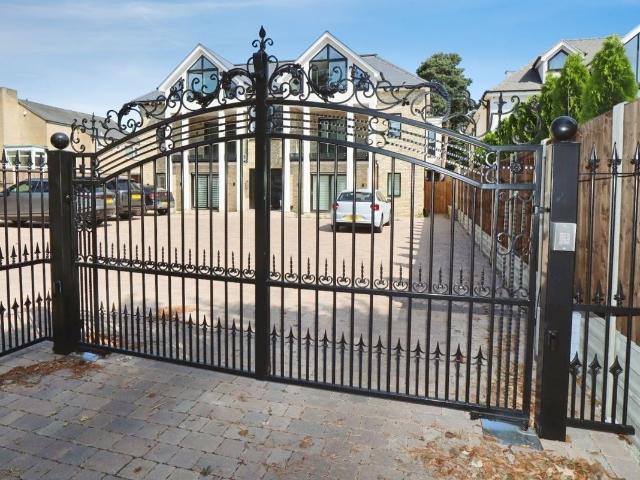 Bickley Park Road, Bickley, Bromley BR1, 2 bed flat to rent, £2,400 pcm | PrimeLocation