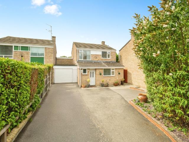 Bicknell Road, Camberley, Surrey GU16, 4 bed detached house to rent, £2,200 pcm | PrimeLocation