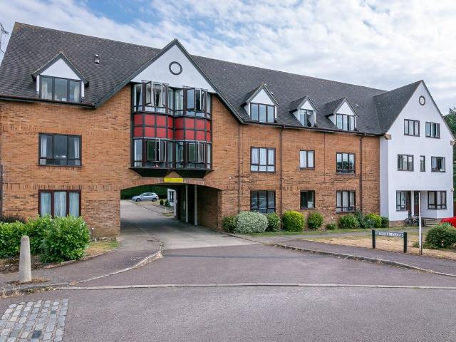 Bidwell Close, Letchworth Garden City SG6, 2 bed flat to rent, £1,200 pcm | PrimeLocation