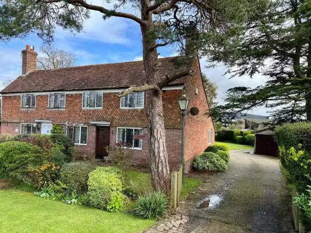 BIDDENDEN 2 bed semi detached house for sale £500,000